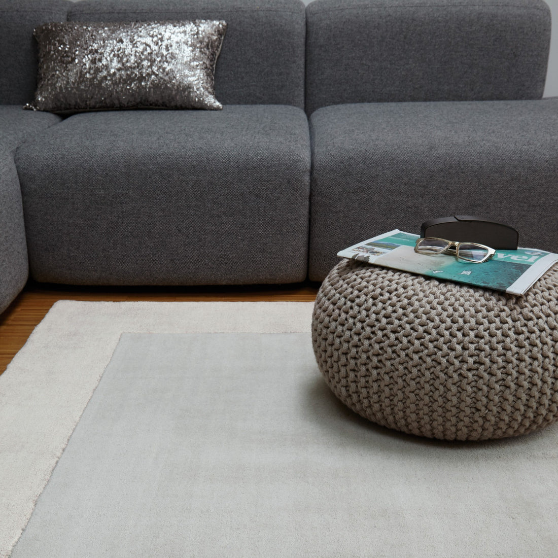 Ascot Plain Modern Bordered Wool Rugs in Silver Grey – The Rug Seller
